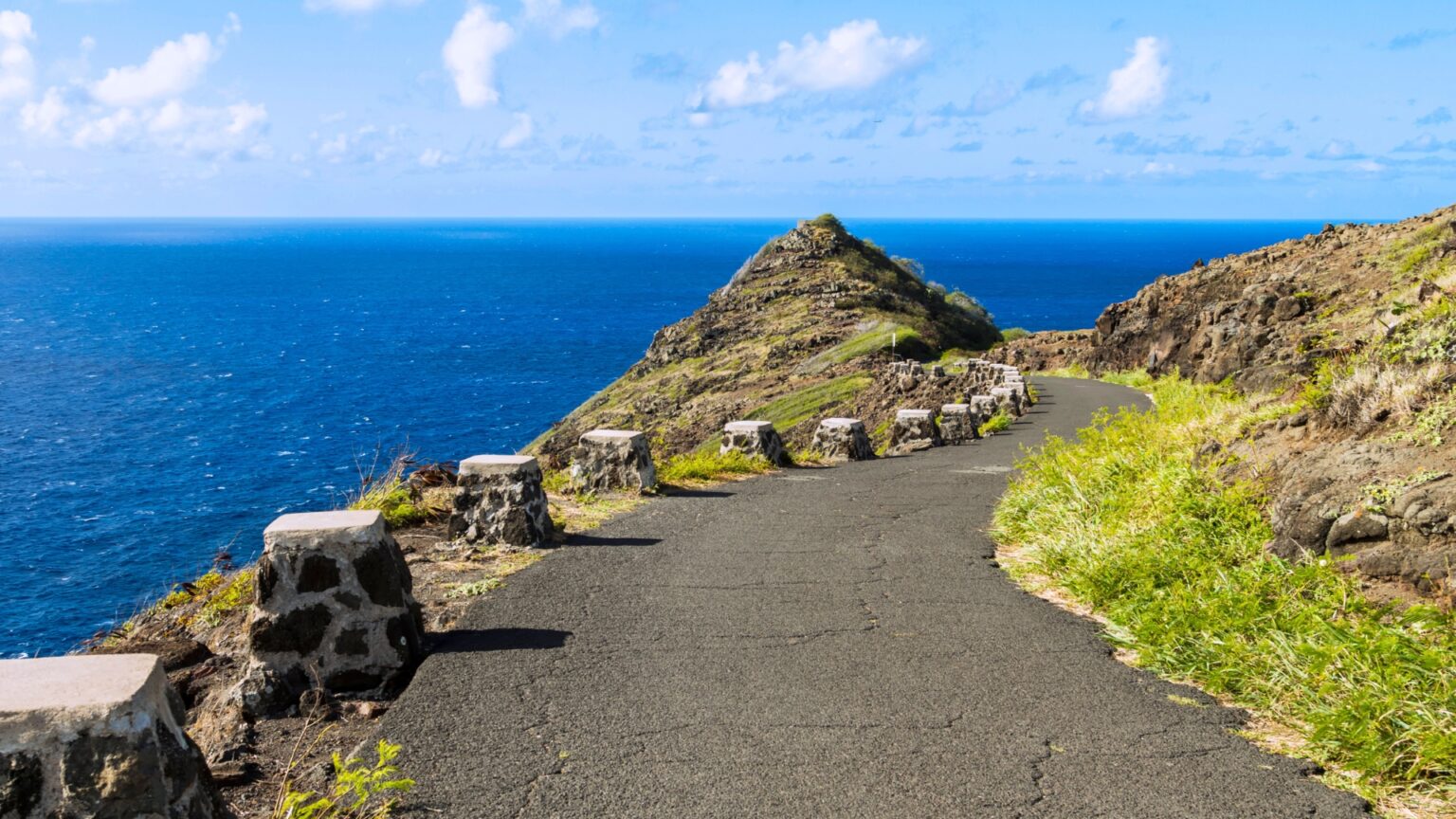 Makapuu Lighthouse Trail: Easy Oahu Hike with Views - Midway Vacations